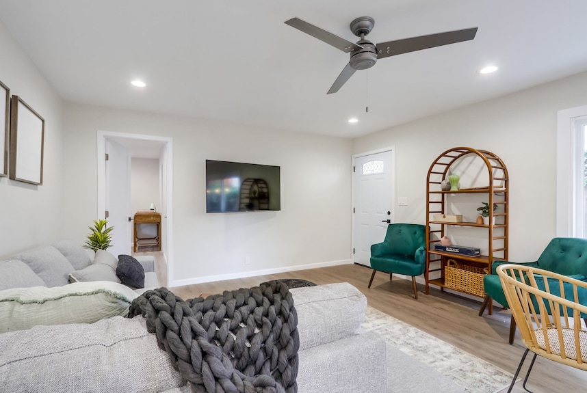 Luxe Three Bedroom Beach House With Private Patio - Dana Point, CA