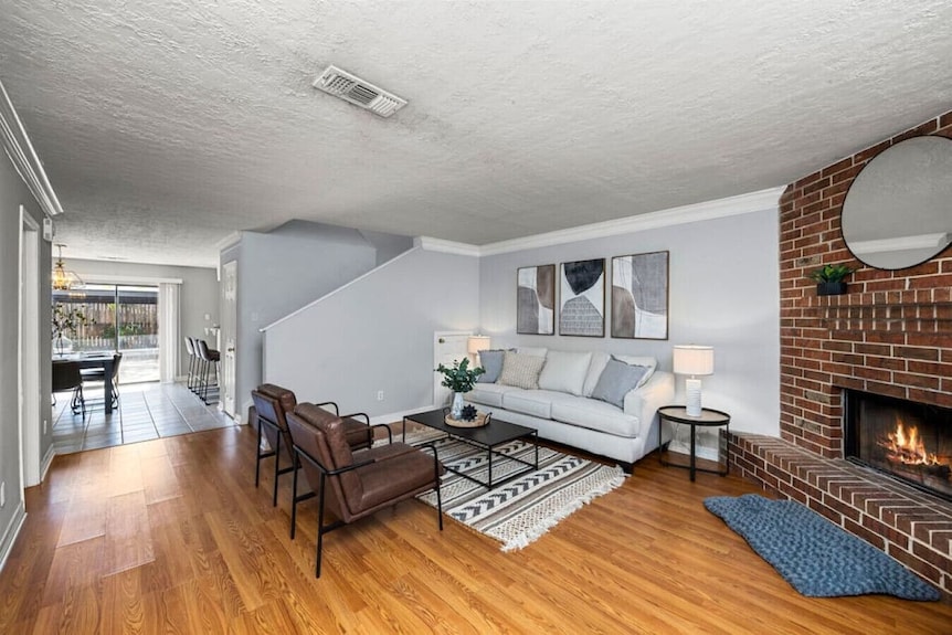 Modern Montrose Townhome With Smart Tvs And Gated Parking - Houston, TX