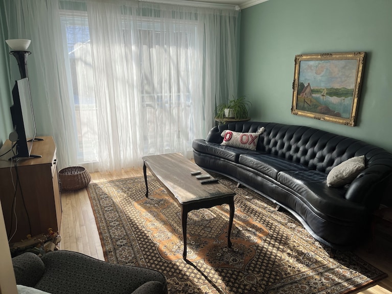 Montreal, Ahuntsic, Spacious, Warm, Well-equipped Family Home. - Quebec