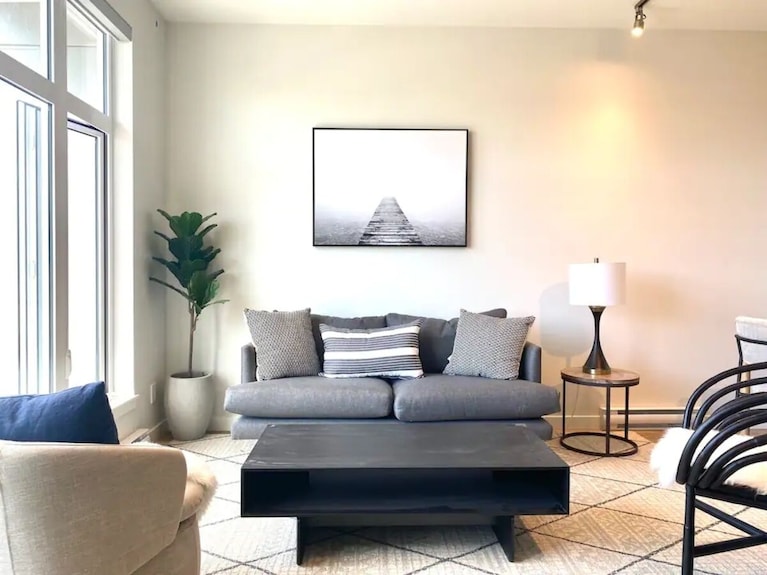 Adorable Brand New Suite - Sidney