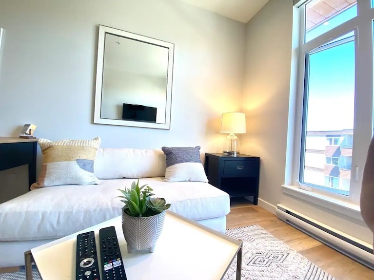 Lovely One Bedroom Suite - Sidney