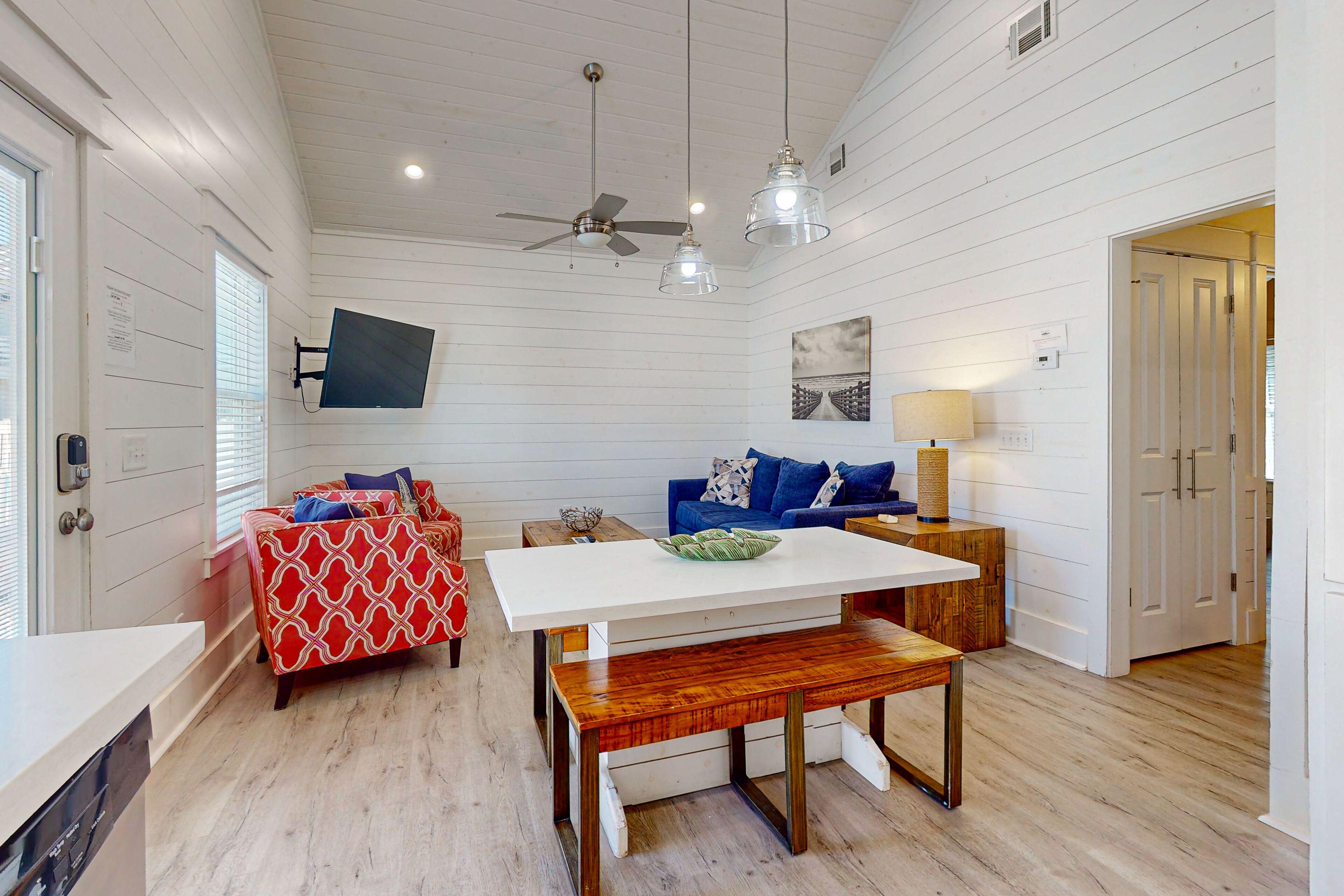 Golf Cart Included, Pet Friendly, Shared Pool, Parking For 1 Vehicle - Corpus Christi, TX