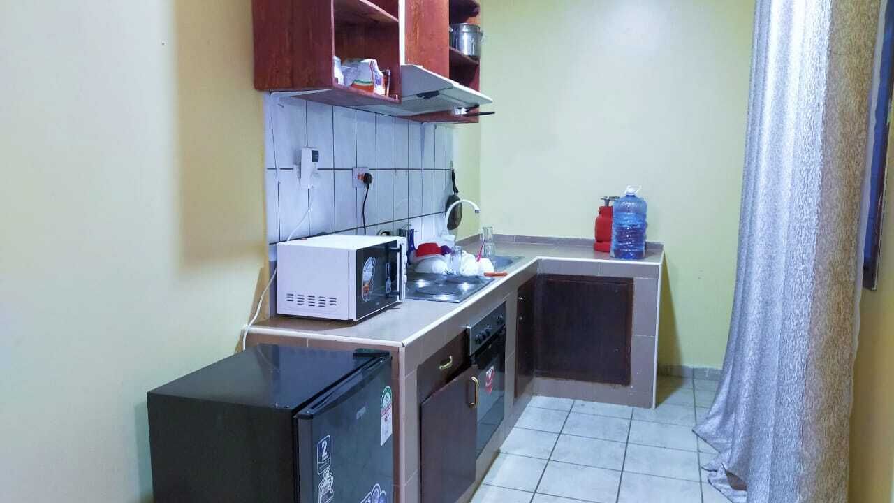Apartamento empresarial | Cozinha privada | Geladeira, micro-ondas, talheres/pratos/utensílios de cozinha