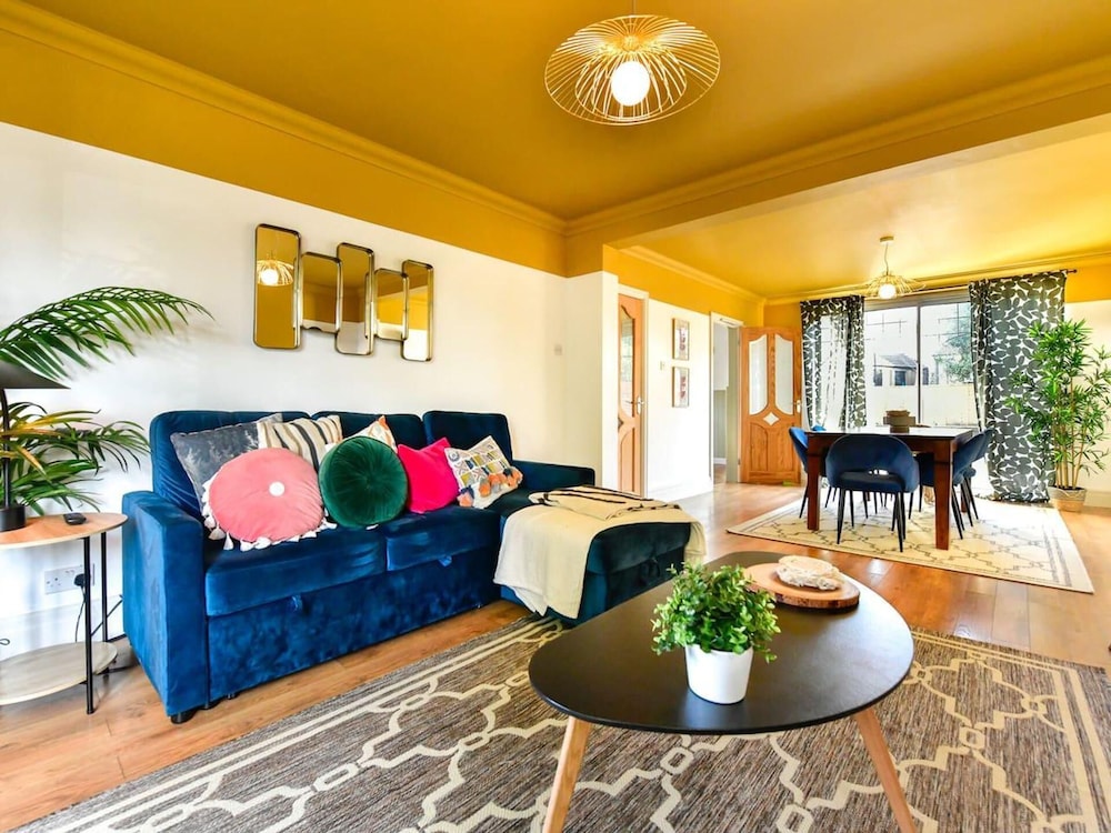 House - Sleeps Up To 9 & Free Parking - 