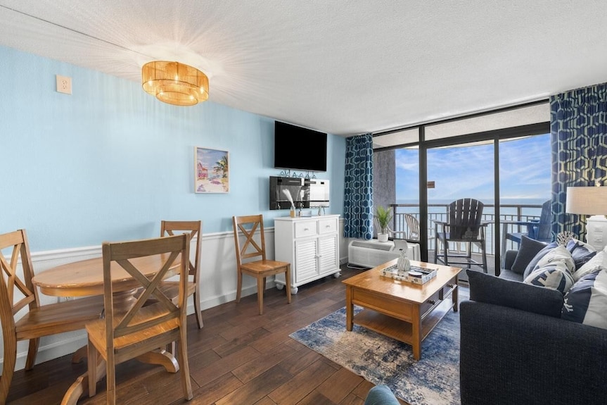 Airy Oceanfront Suite: 16th Flr W/ Breakfast - Myrtle Beach