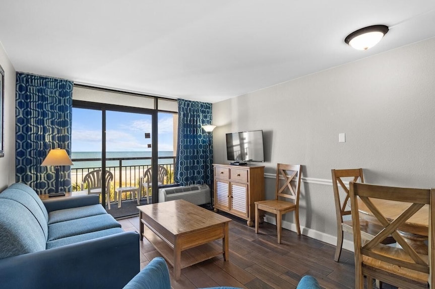 Spacious Oceanfront Suite 3rd Flr W/breakfast - Myrtle Beach, SC