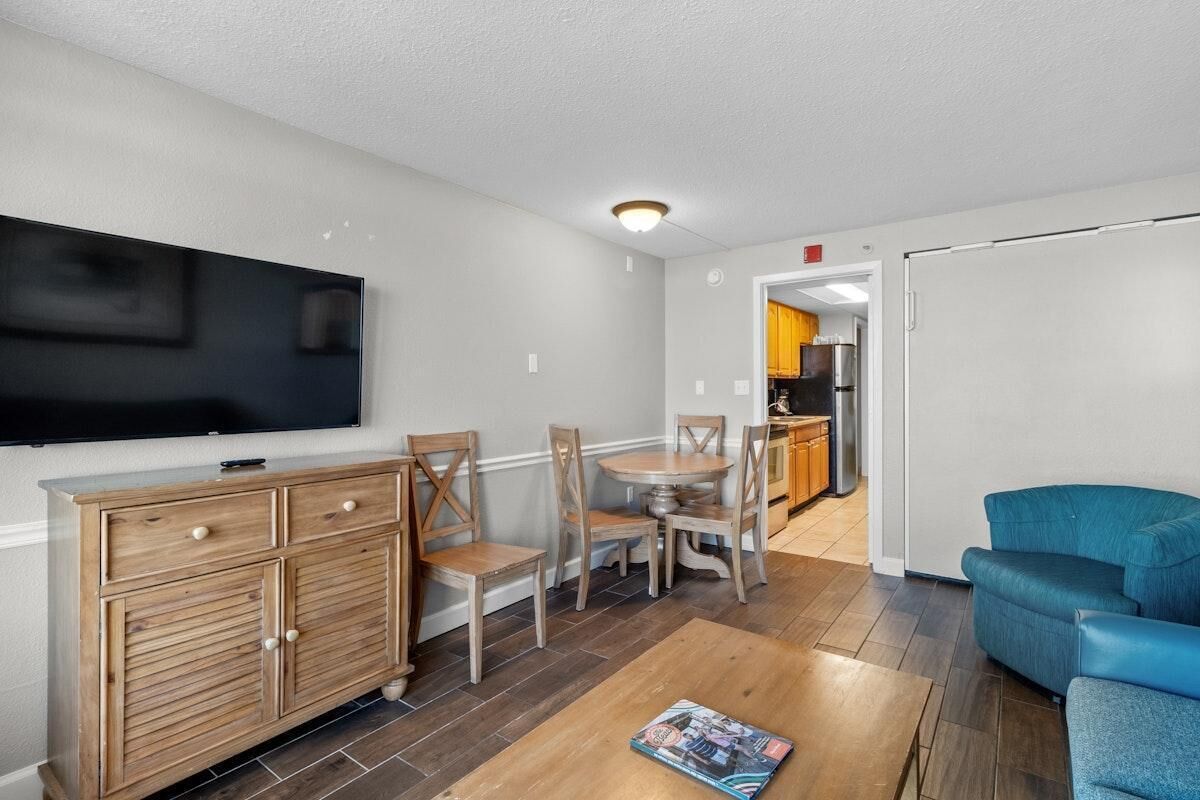 Magnificent Oceanfront Ste Includes Breakfast - Myrtle Beach