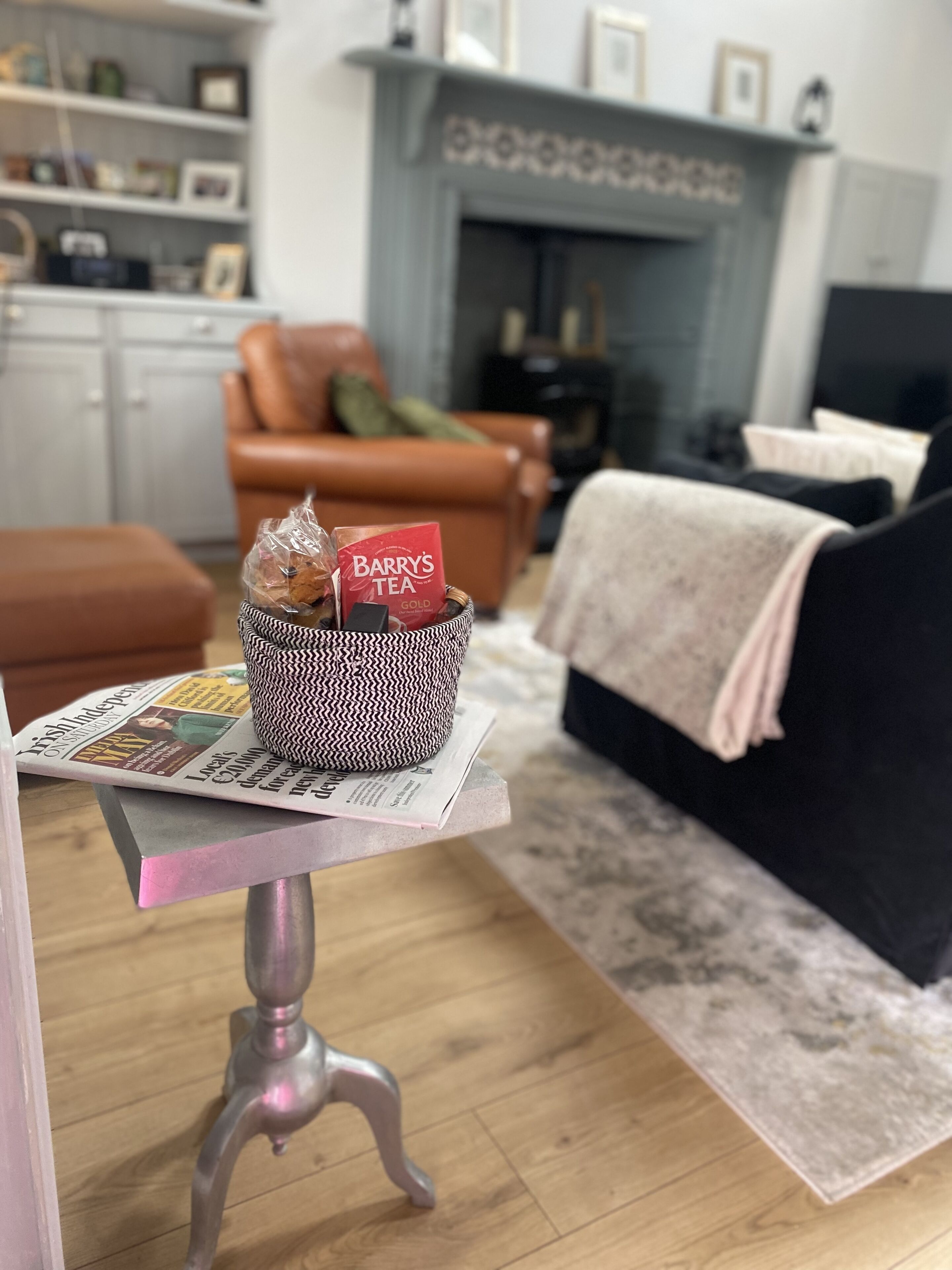 Thatch Cottage In Galway Bay Nestled On The Burren Along The Wild Atlantic Way - Ierland