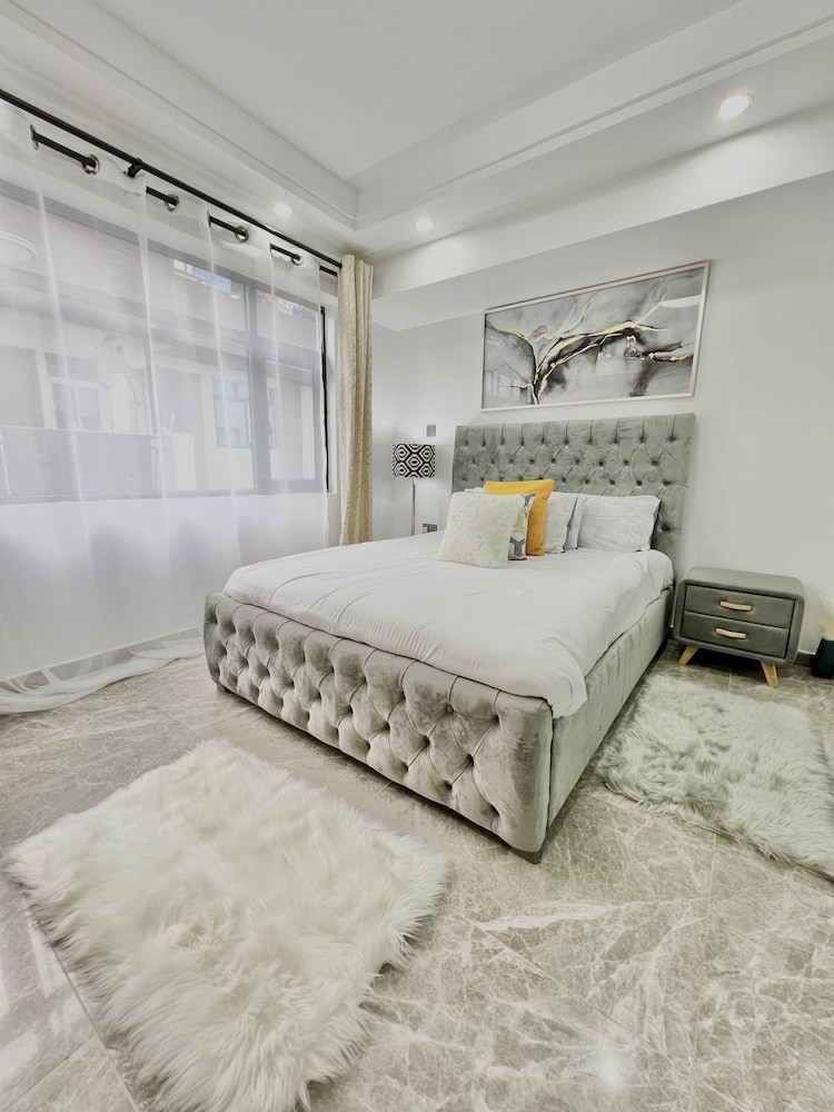 Luxurious One Bedroom One Minute Walk To Carrefour, Secure Neighborhood - Nairobi
