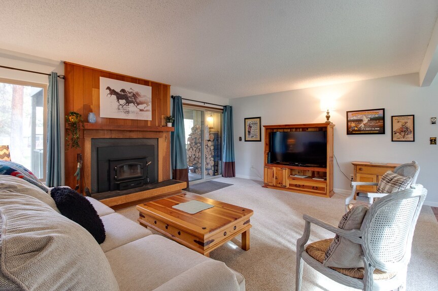 Fourth Sisters Escape Sleeps 6 Ground Level Condo W/ Community Pool And Spa - Sisters, OR