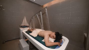 Sala(s) para tratamentos a casais, massagens de pedras quentes