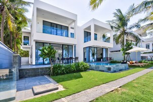 Vila panorâmica, 4 quartos, piscina particular, vista para o mar | Camas com colchões pillow-top, cofres nos quartos