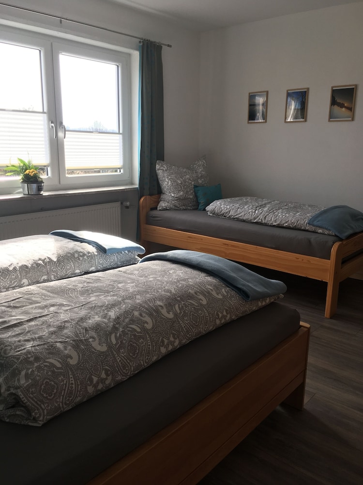 Ferienwohnung Auenthal, Gemütlichen Eingerichtet Ferienwohnung Für 1-5 Personen - Hof