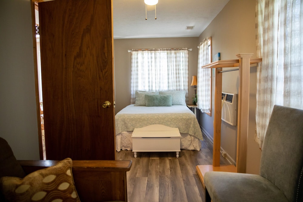 Timberline Cabins - Wildwood Cottage - Hot Tub, Pets, Fireplace - 오하이오