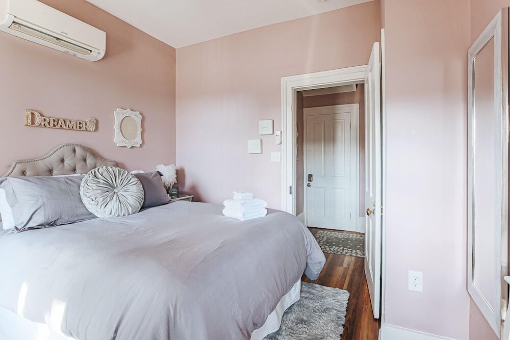 The Serendipity Suite: Walk Downtown! - 스톤턴