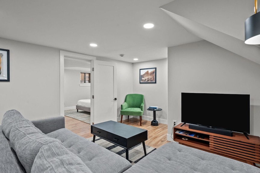 Cozy Dog-friendly Unit With Parking Near Broadway - Denver, CO