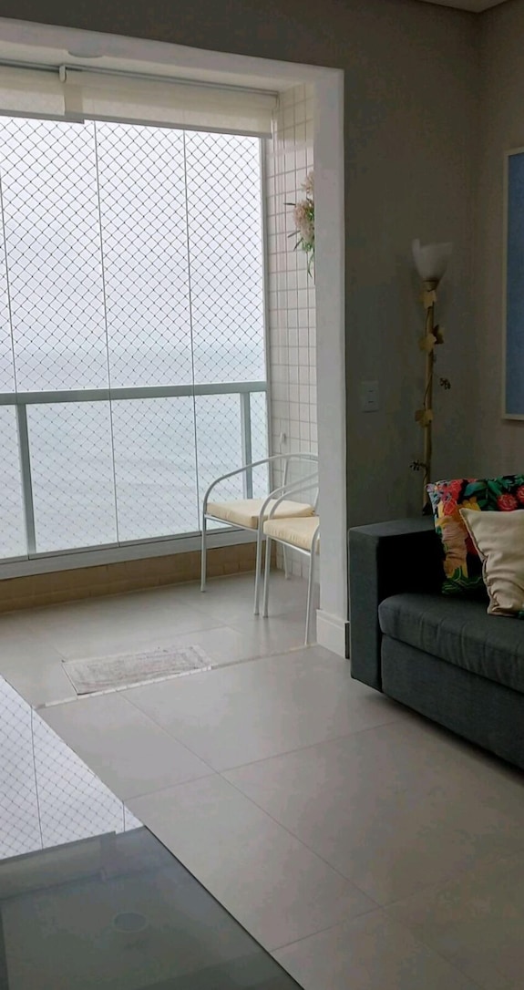 Apto Frente Ao Mar ,3 Dormitórios, Aceita Pet De Pequeno Porte - Santos