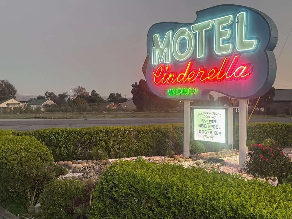 Cinderella Motel - Hollister, CA
