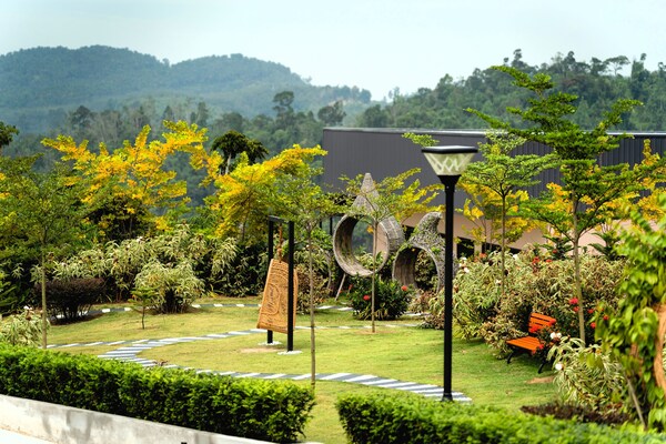 Monkeys Canopy Resort - Hulu Langat