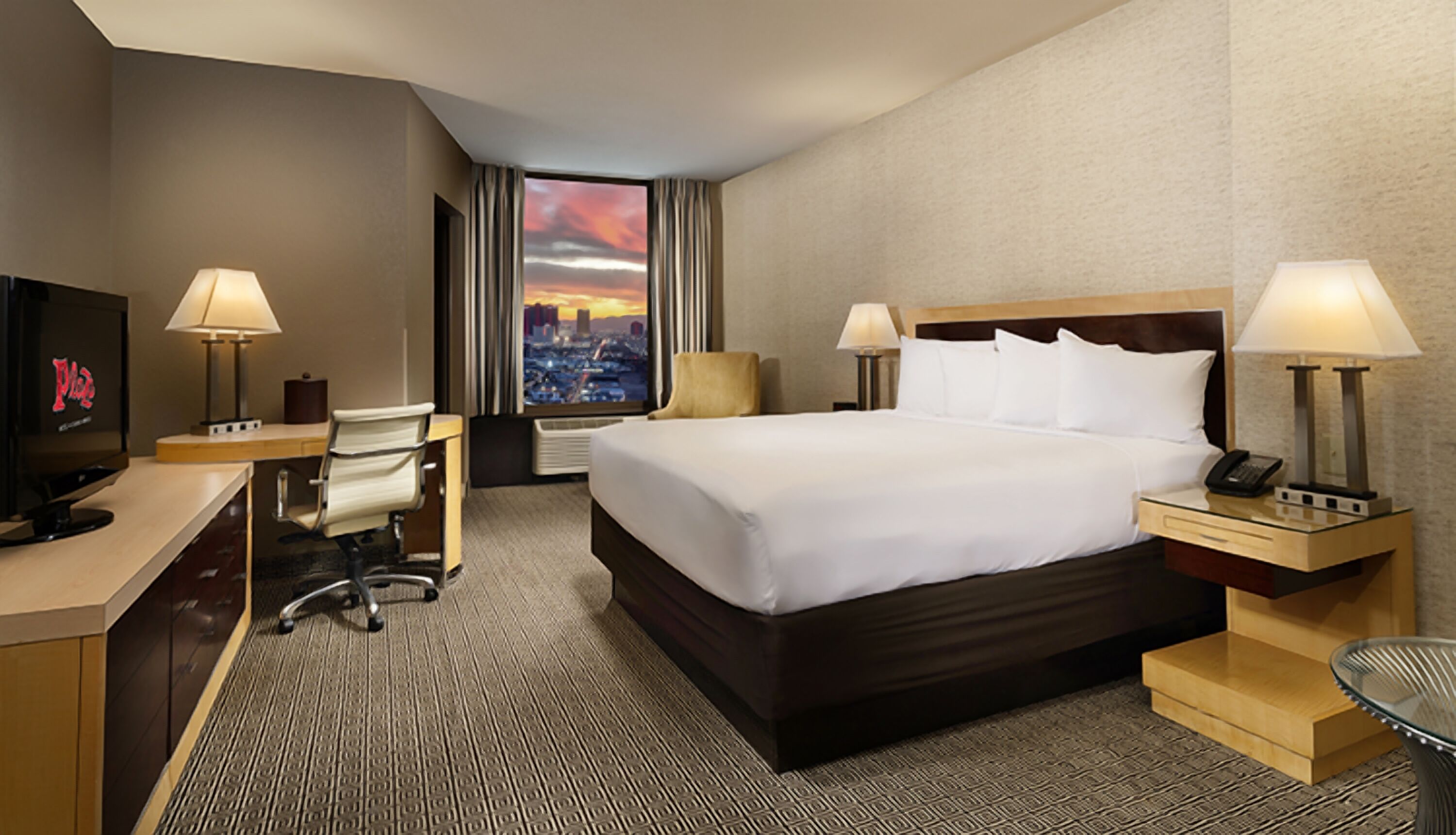 Convenient Stay! Superb Location, Free Parking, Onsite Swimming Pool! - Las Vegas, NV