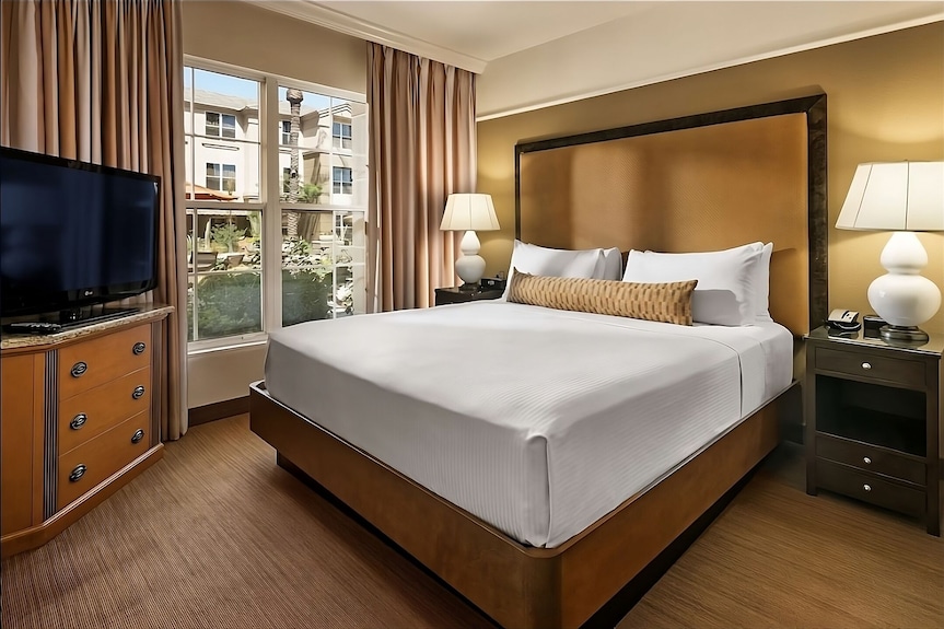 Discover Ideally Located Suites In Gainey Ranch Az W/ Free Parking & Breakfast! - Scottsdale, AZ