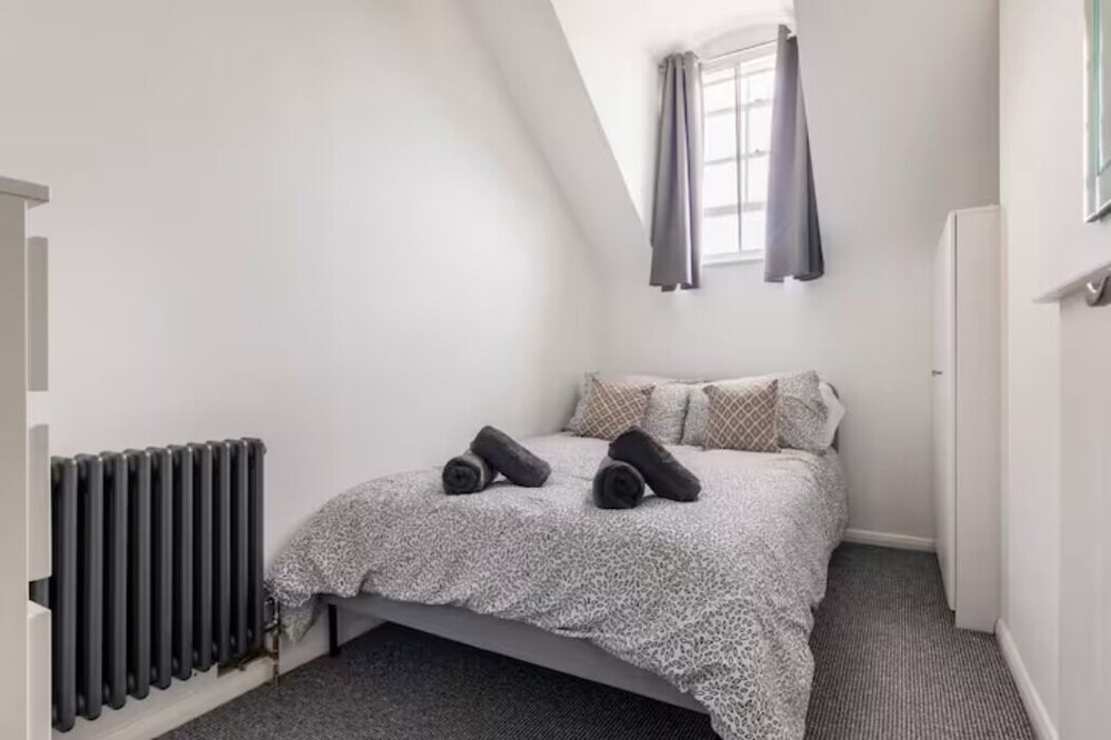 Castle Garden View - Two Steps Away From Central Rochester High Street - Gillingham