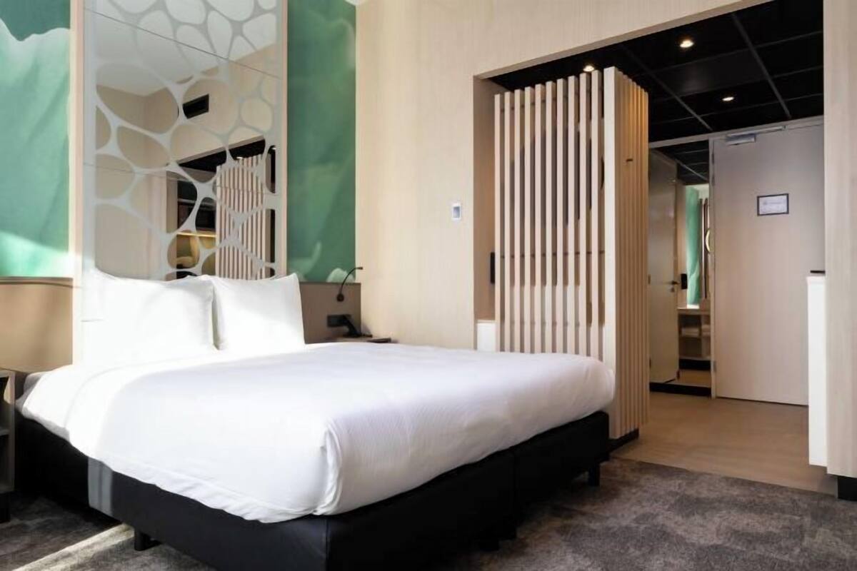 Minibar, cofre no quarto, roupa de cama fornecida 
