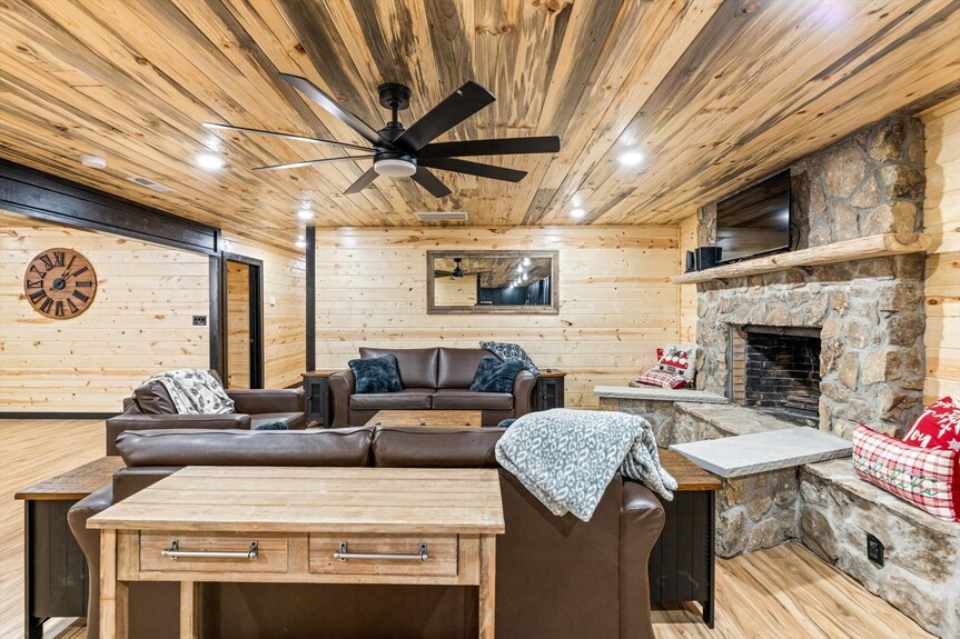 9 Bed/bath ~ Theatre ~ Game Room ~ Fire Pit - 塞維爾維爾