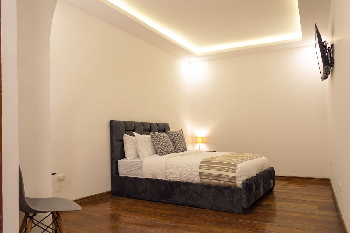 Suíte tradicional | 1 quarto, escrivaninha, Wi-Fi de cortesia, roupa de cama