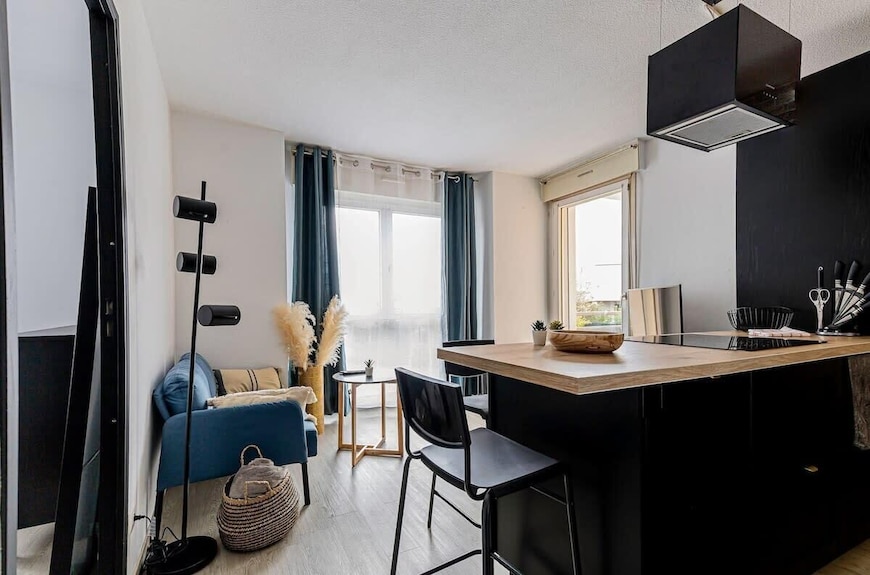 Moundi · Piscine-parking-balcon. Proche Hippodrome - Toulouse-Blagnac Airport (TLS)