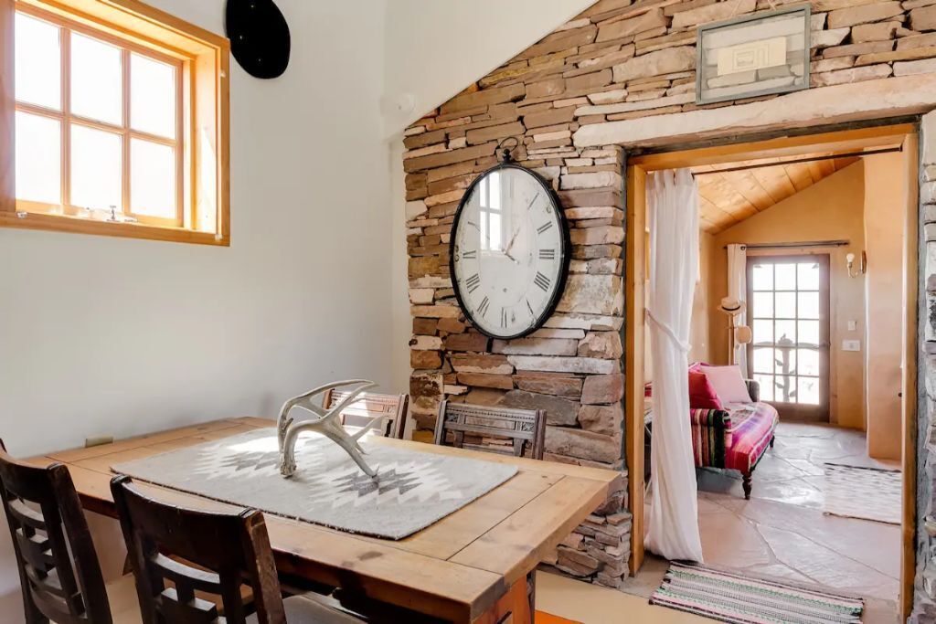 La Biblioteca: Eclectic Cottage In Okeeffe Country - Abiquiu, NM