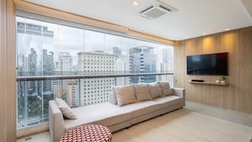 Apartamento | Sala de estar | Televisor