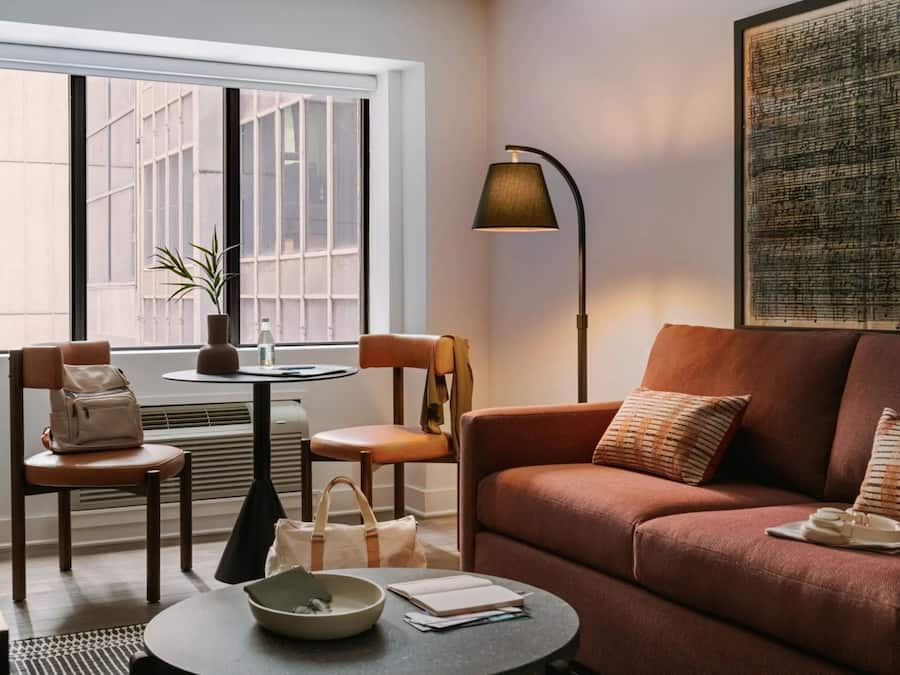 Suite Signature, 1 cama king-size e sofá-cama, não fumadores (Separate Living Room;with Sofabed) | 1 quarto, roupa hipoalergénica, com decoração personalizada