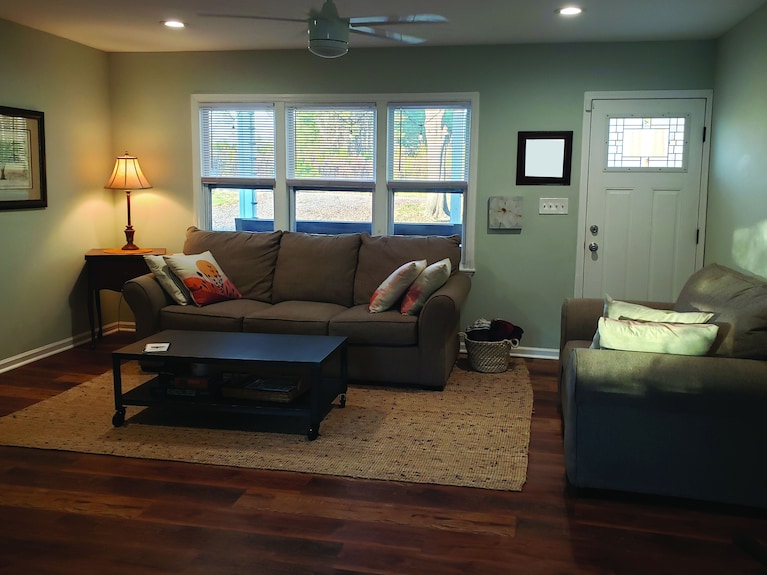 Quiet And Cozy Cottage Hidden On The Banks Of Lake Norman - Lake Norman, NC