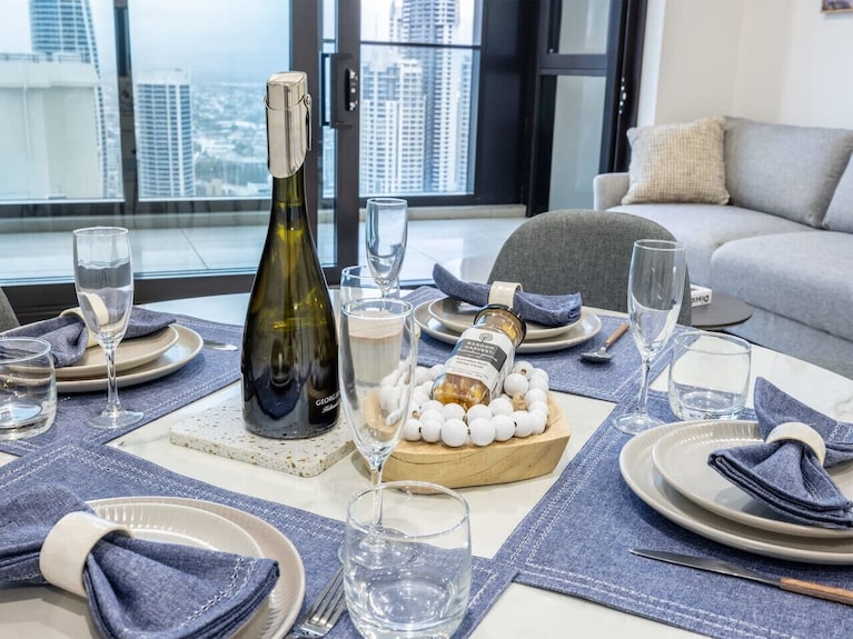 Steps To Beach And Cafes W/ Gym & Sauna Room - Surfers Paradise