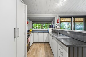 Bungalow Familiar | Cozinha privada | Minifrigorífico, um forno, uma placa de cozinha, uma chaleira elétrica