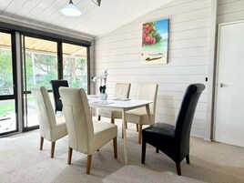 Bungalow Familiar | Cozinha privada | Minifrigorífico, um forno, uma placa de cozinha, uma chaleira elétrica 