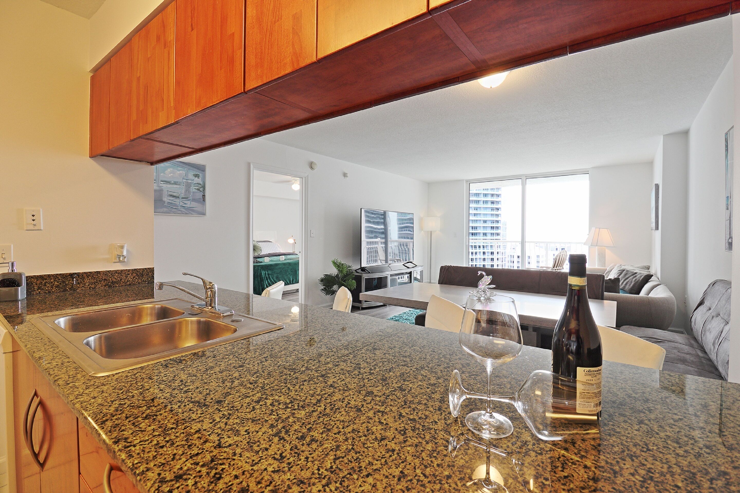Apartamento Design, 1 quarto | Cozinha privada | Um frigorífico, um micro-ondas, um forno, uma placa de cozinha 