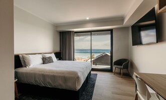 Estúdio, 1 cama King, vista para o oceano | Roupas de cama premium, camas com colchões pillow-top, escrivaninha