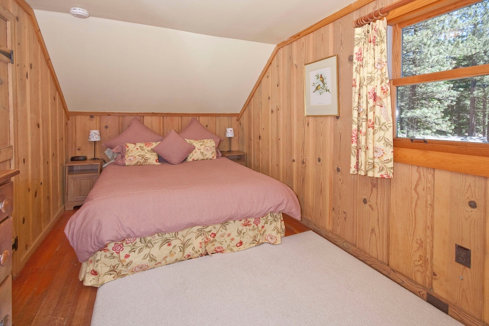 Cozy Tahoe Cottage~pet Friendly~honeymoon Cottage - Lake Tahoe