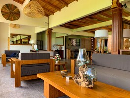 Área de estar no saguão