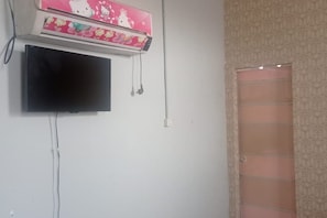 Quarto Duplo Económico | Wi-fi grátis, roupa de cama fornecida