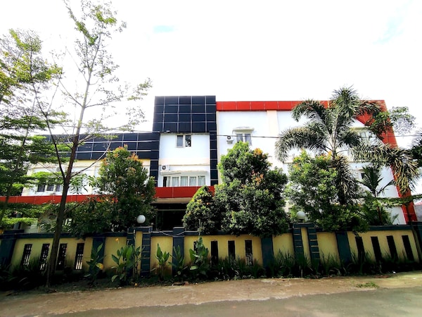 Hotel O Wisma Syariah Lahundape - South East Sulawesi