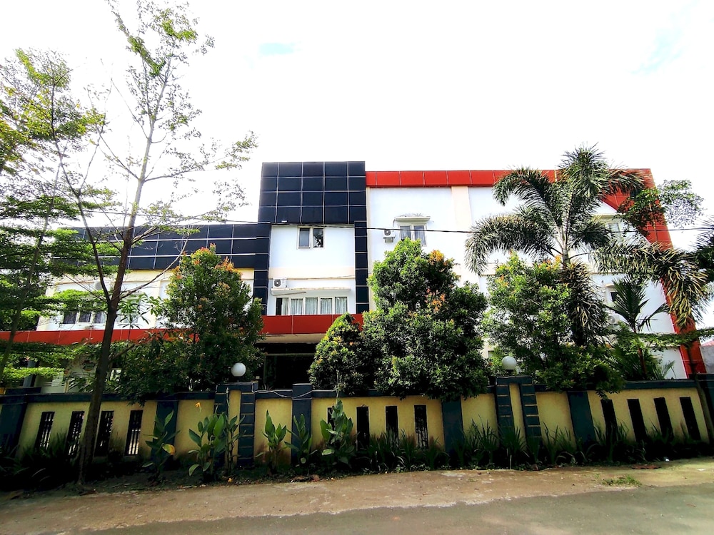 Hotel O Wisma Syariah Lahundape - South East Sulawesi