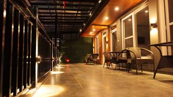 Quarto Deluxe, varanda | Varanda