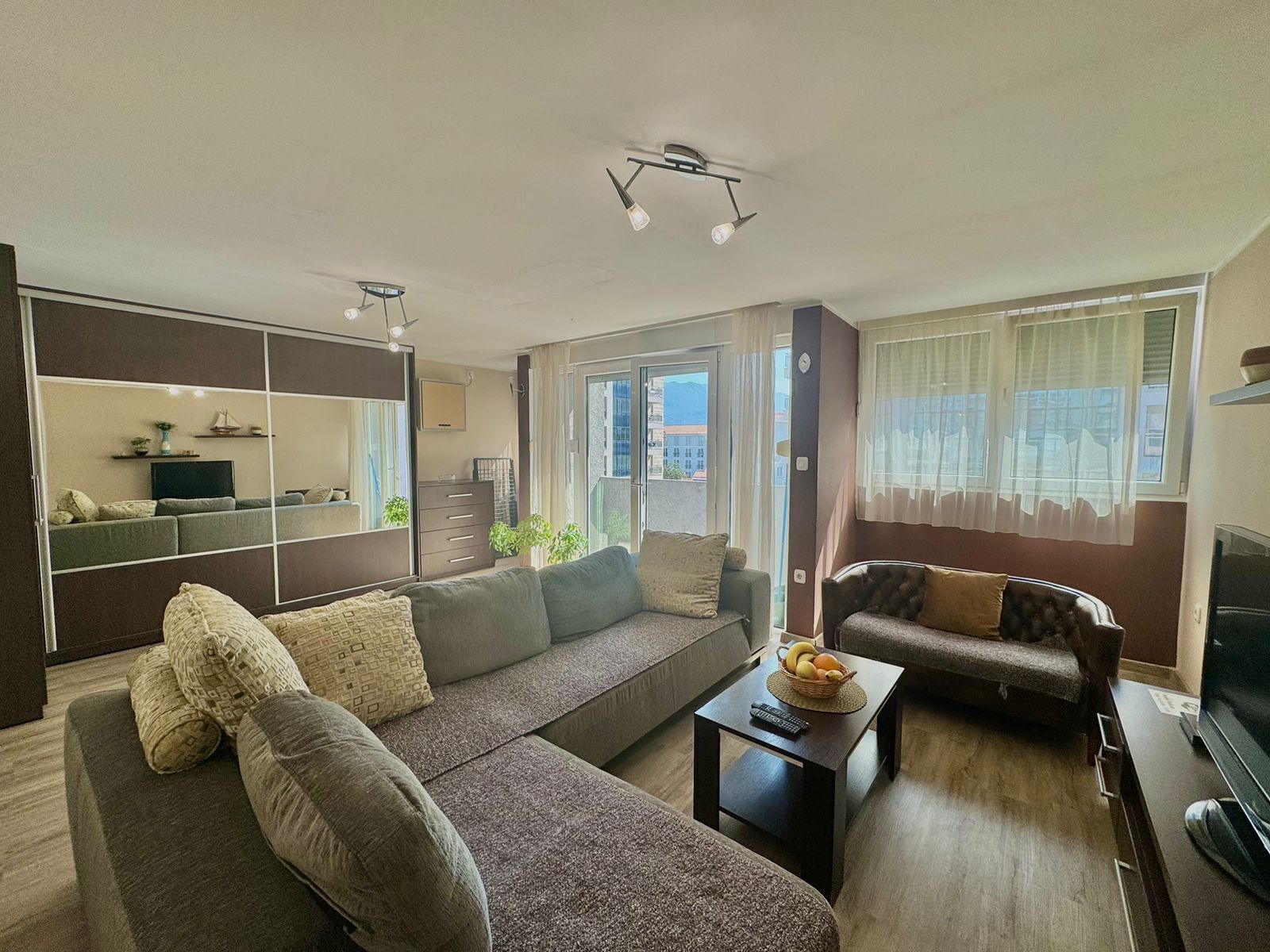 Apartamento conforto | Área de estar | TV LCD 32 polegadas com canais a cabo