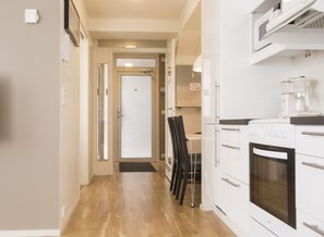 Apartamento empresarial | Área de estar | TV de tela plana 42 polegadas com canais digitais