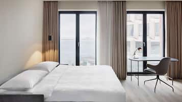 Estúdio Familiar, 1 cama queen-size e sofá-cama, não fumadores, vista para o pátio | Camas de colchão pillowtop, cofre com capacidade para portátil