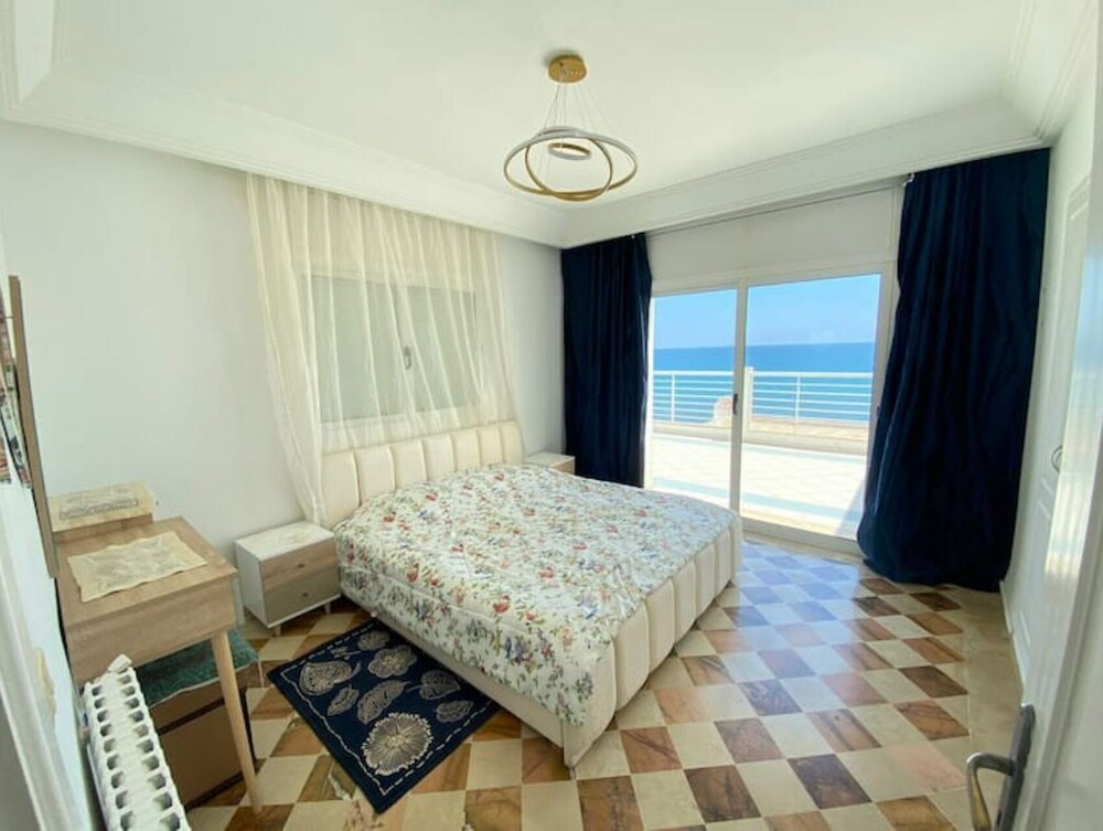 Appartement Au Bord De La Mer Avec Terrasse. - Mahdia