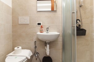 Apartamento básico | Banheiro | Toalhas de banho 